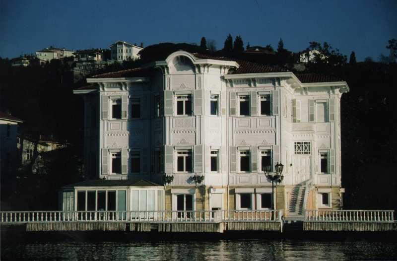 Les Yalis en bois emblématiques du Bosphore en quête d’acheteurs ...